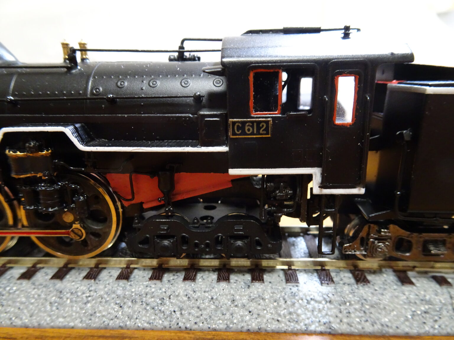 » 安達16番C61-2の改造（34）機関車・炭水車の飾り付け｜鉄道模型製造所