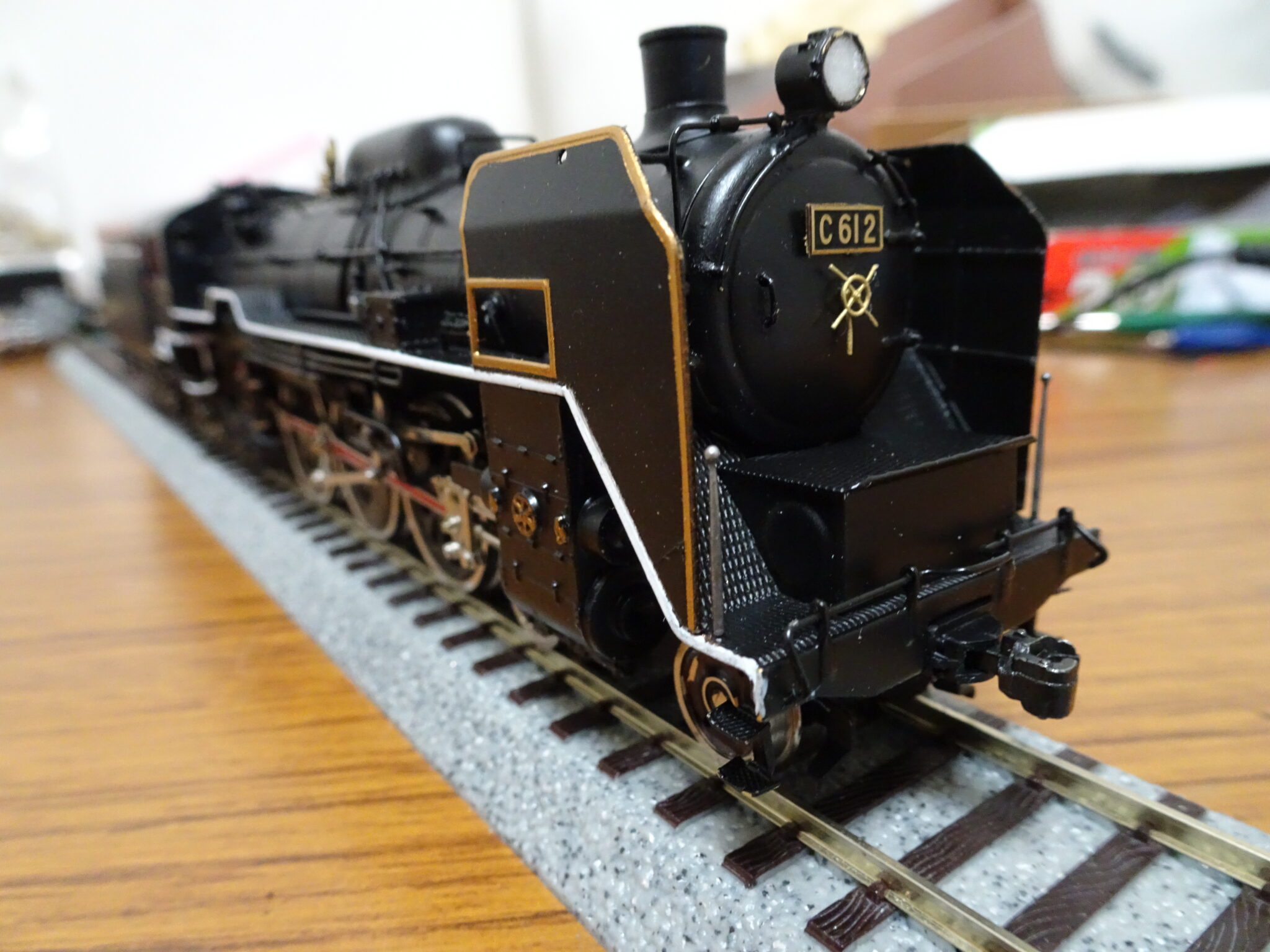 » 安達16番C61-2の改造（34）機関車・炭水車の飾り付け｜鉄道模型製造所